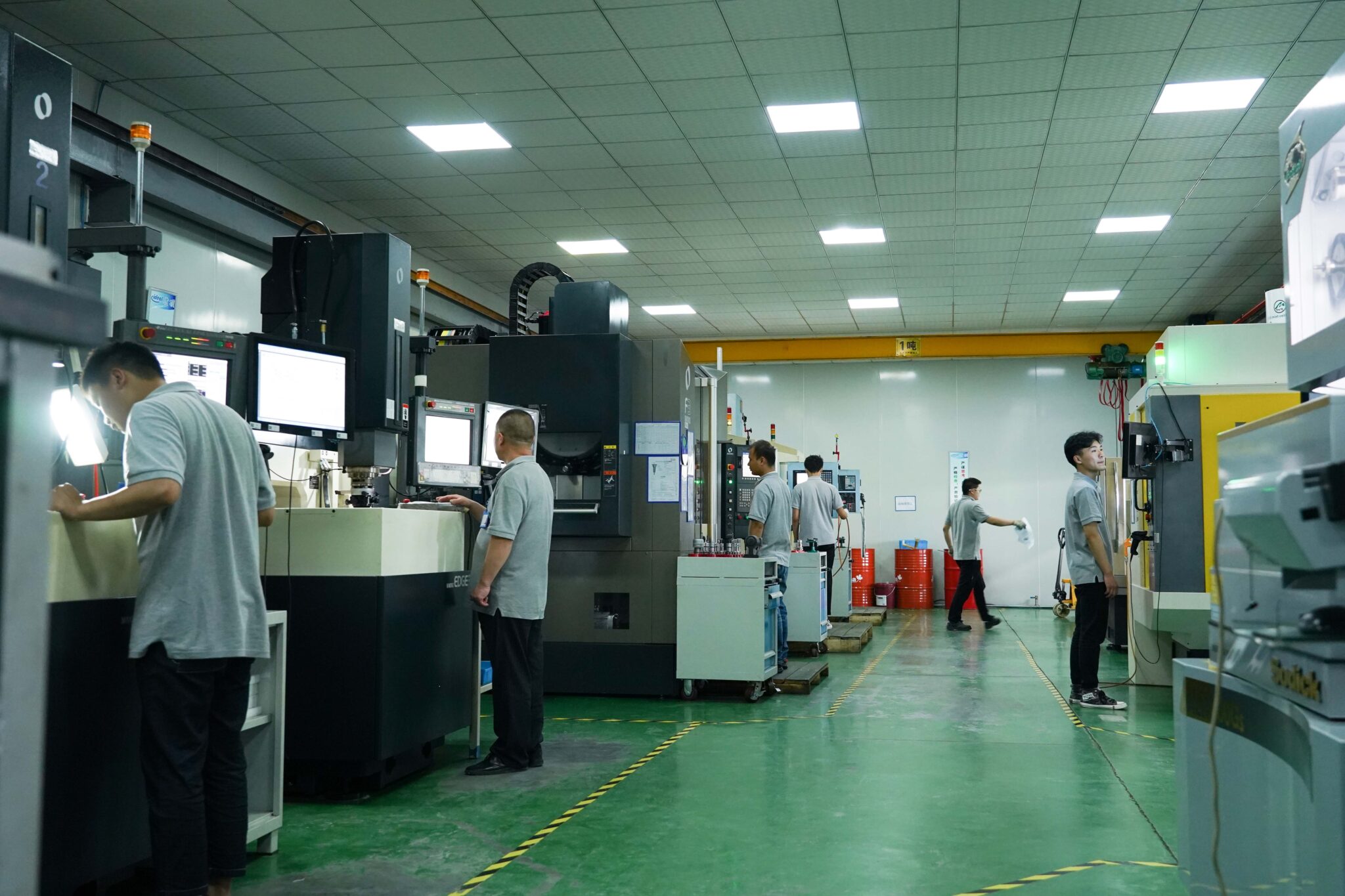 Maximizing Efficiency with Injection Molding Machines in the North American Market - Idealmold